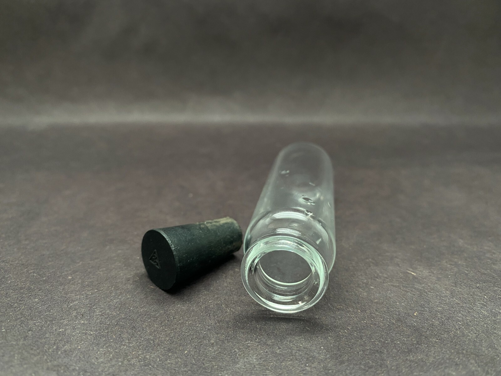 Laboratory Glass 20mL Reaction Bottle w/ Rubber Stopper 3" Overall ...