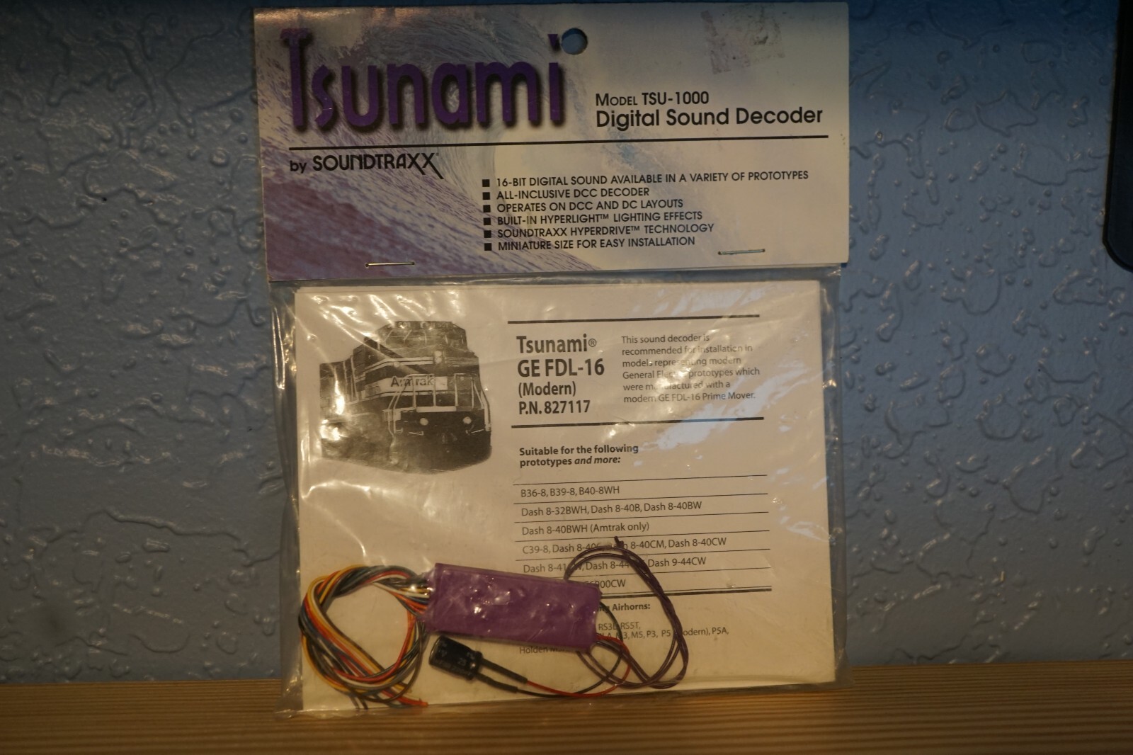 Soundtraxx 827117 Tsunami Sound Decoder for GE FDL-16 - AC4400, Dash 8 ...