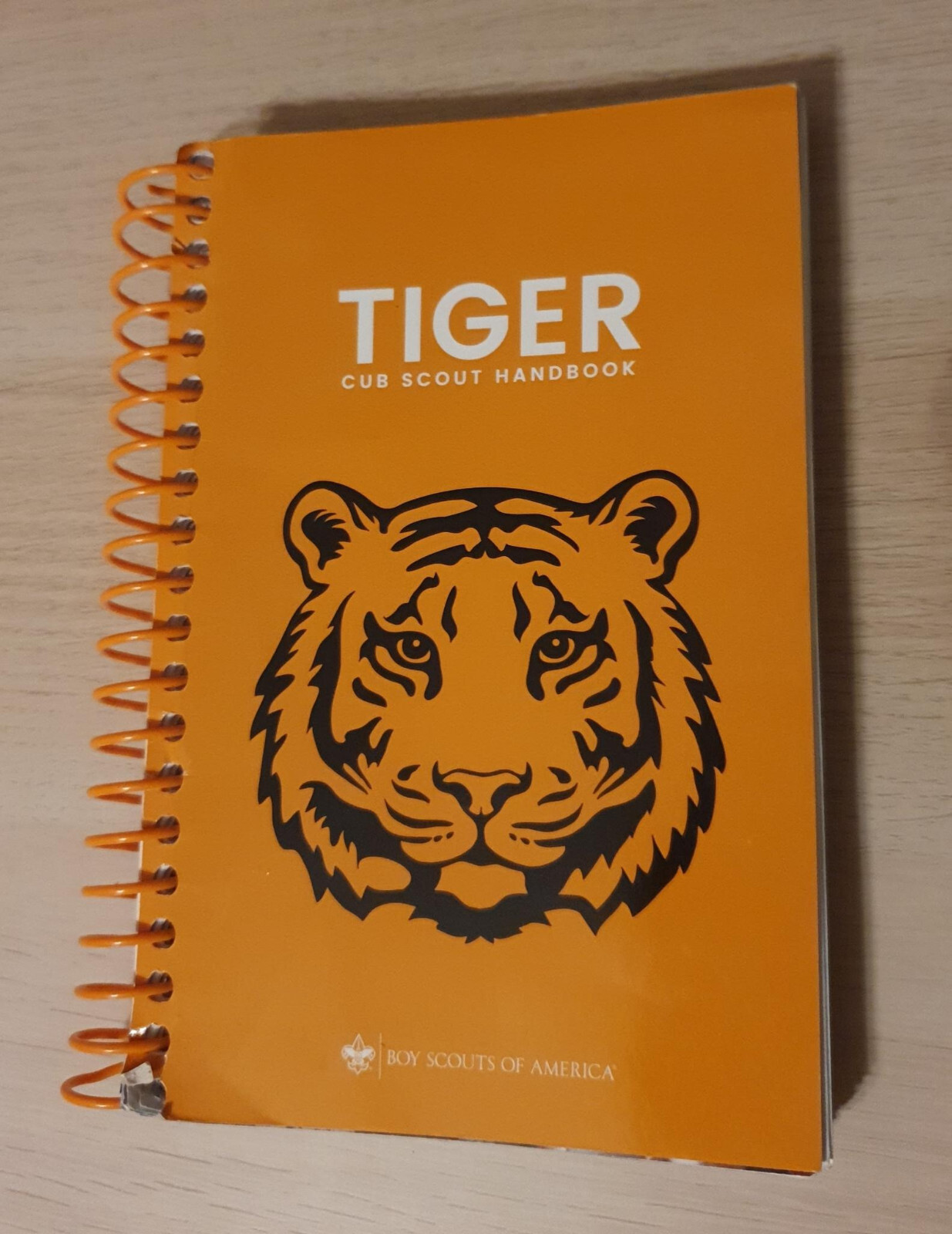 TIGER CUB SCOUT HANDBOOK BY BOY SCOUTS OF AMERICA - 2018 PRINTING ...