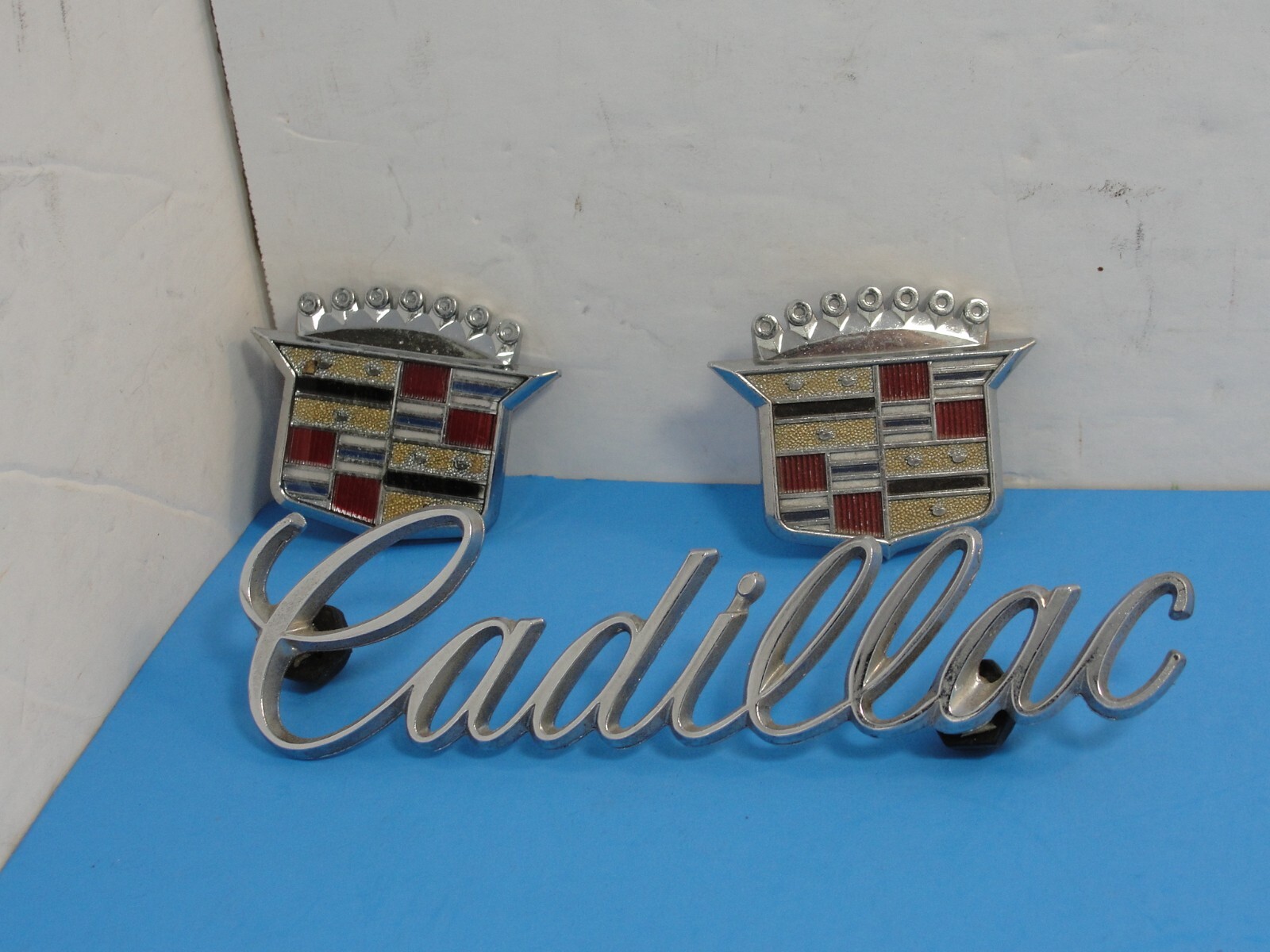 (2) Vintage CADILLAC Crest Emblem Badge 1486972 (1) Cadillac Script GM ...