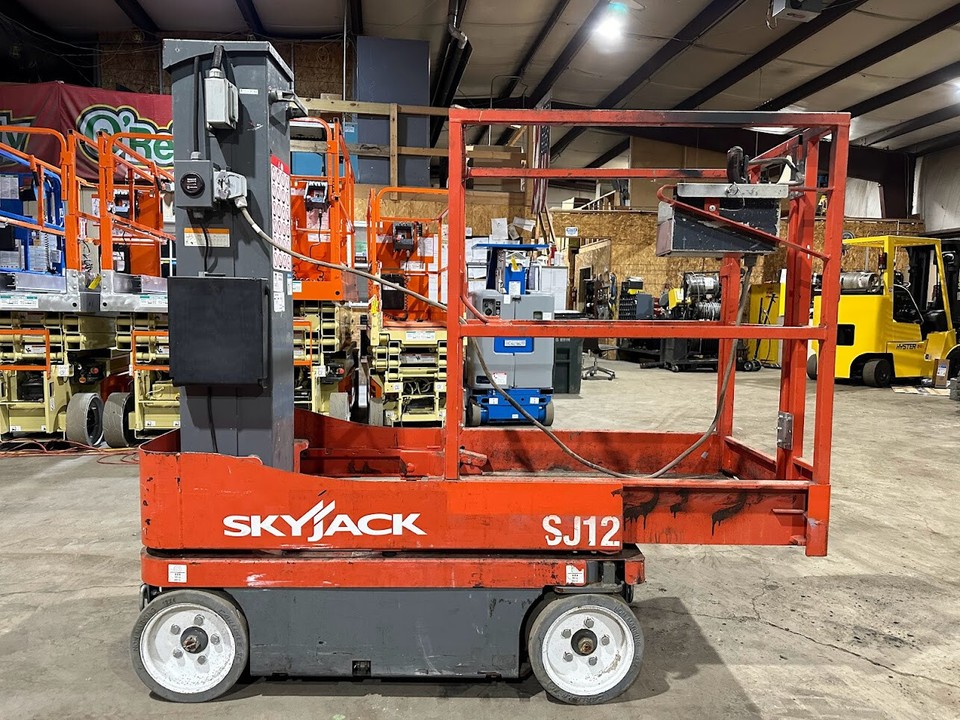 2017 SKYJACK SJ12 COMPACT PERSONNEL DRIVEABLE MANLIFT VERTICAL MAST ...