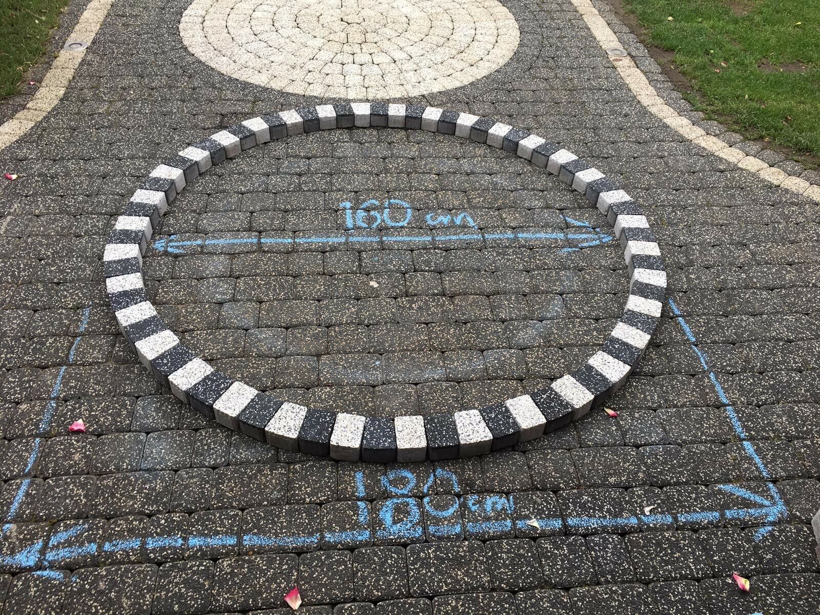 garden ring circle surround grass border edging brick tree fountain ...