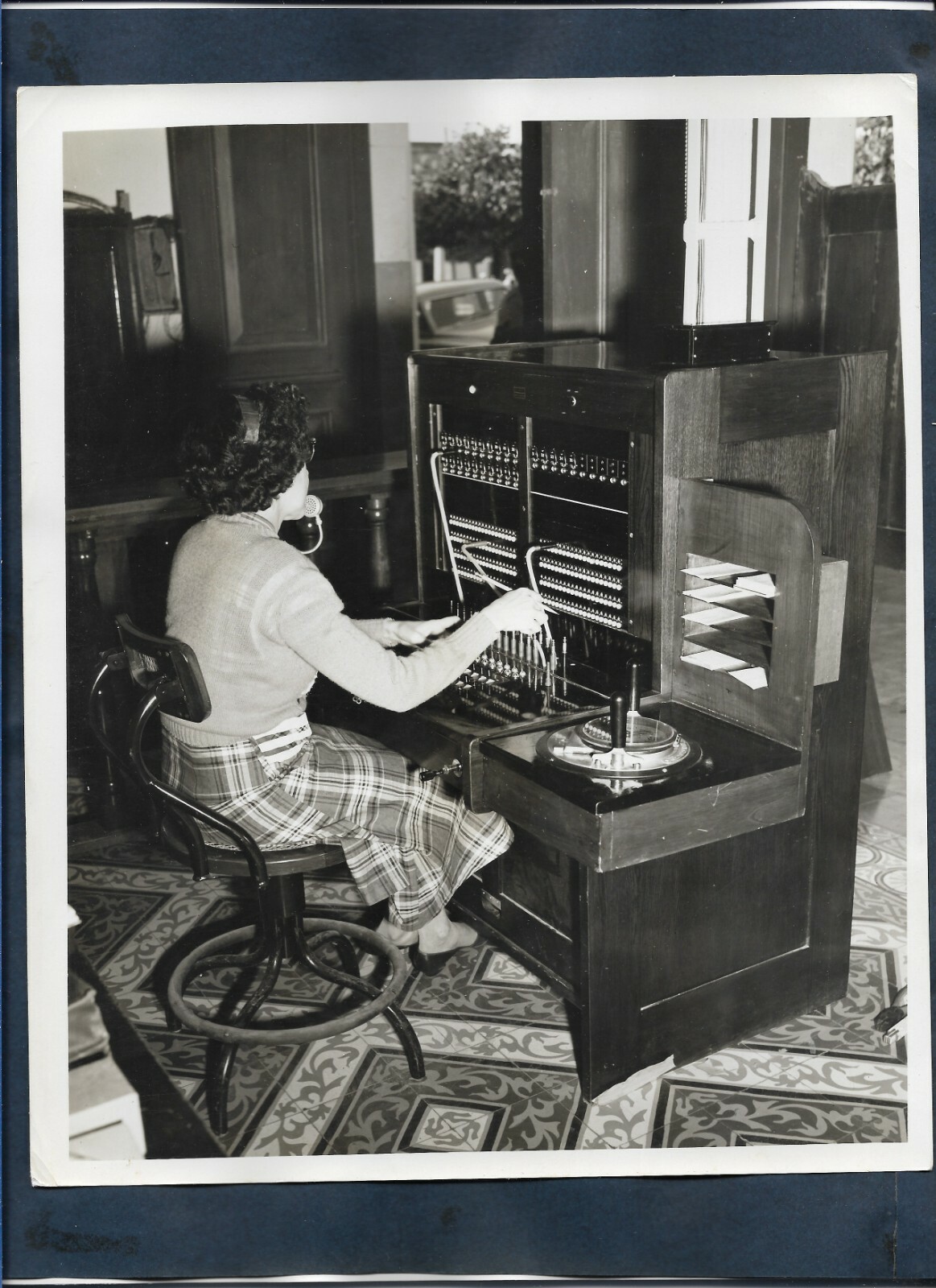 VINTAGE COMMUNICATIONS CUBAN TELEPHONE SWITCHBOARD OPERATORS 1950s ...