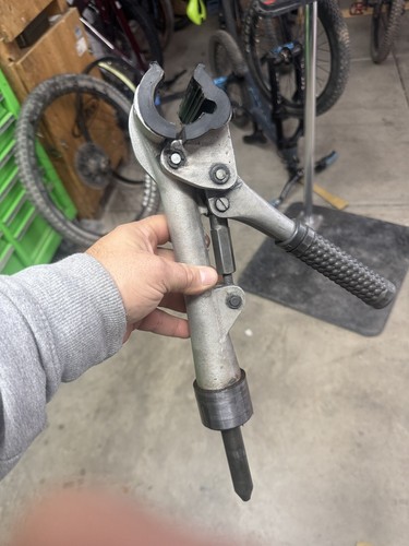 Park Tool 100-3C Adjustable Linkage Repair Stand Clamp Replacement Cast ...