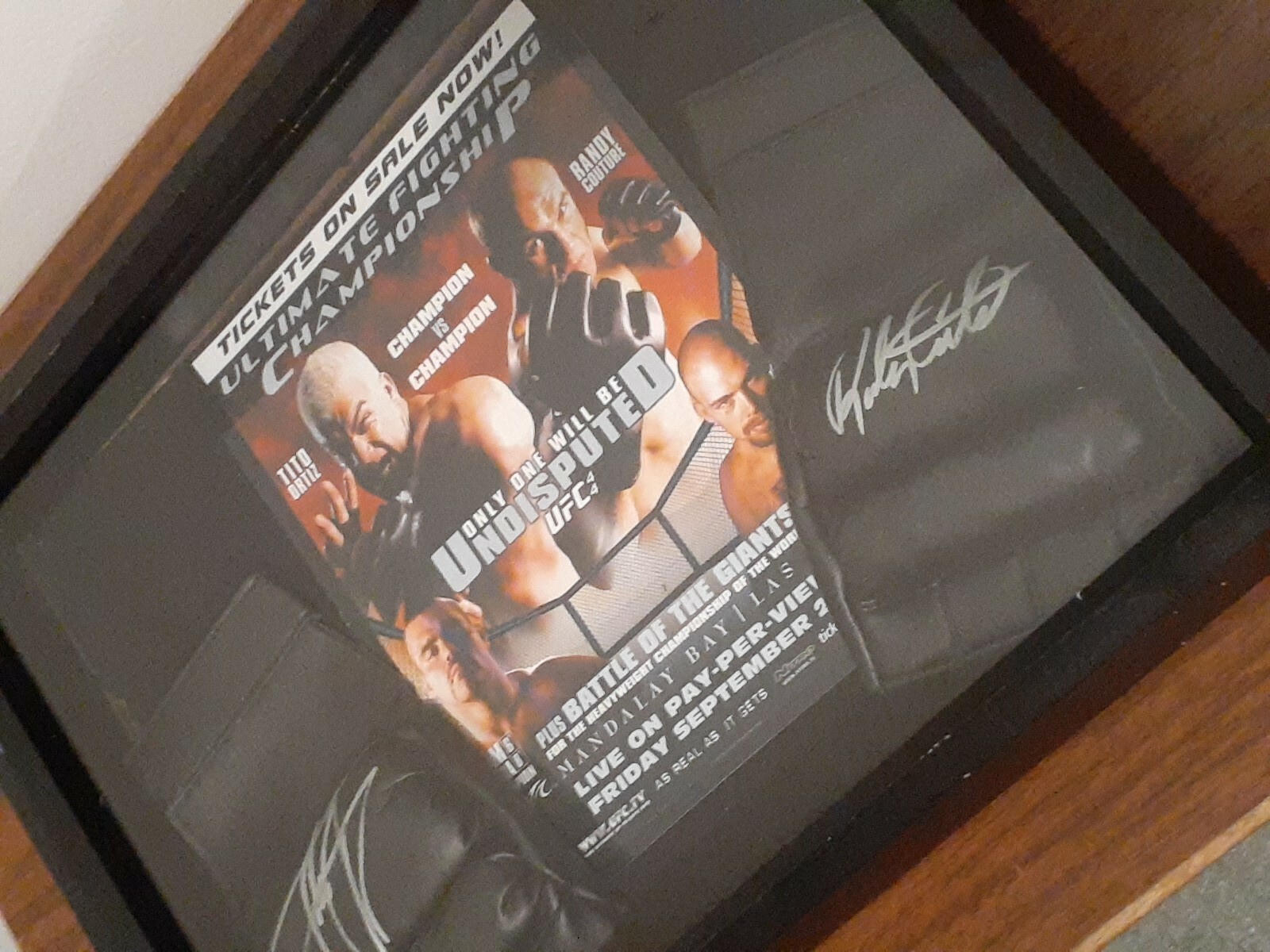 UFC 44 Autographed mma gloves Tito Ortiz & Randy Couture shadow box ...