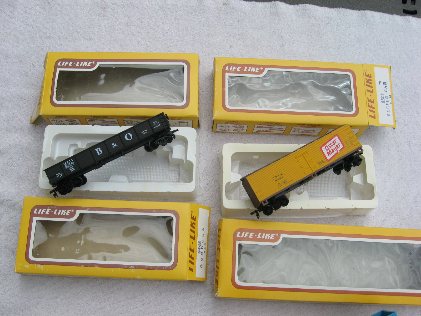 Lot of 4 Life Like Ho Scale Train Cars~ Gondola~ Reefer Car~ 2 Hoppers ...