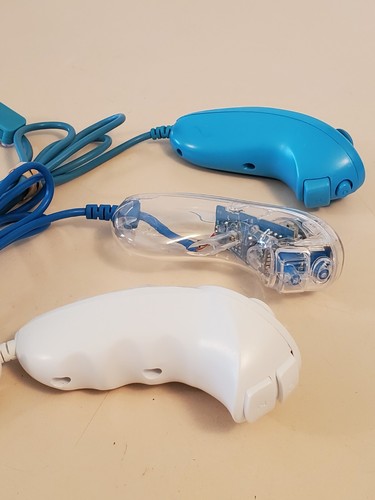 Wii Ninchuk Controllers. LOT OF 3 UNBRANDED in Blue, Clear and White ...