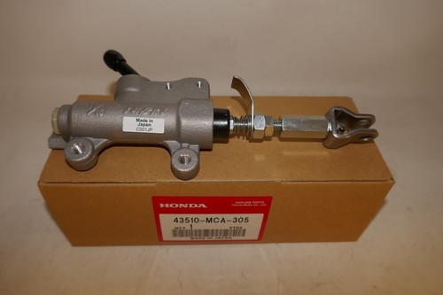 OEM Honda Rear Brake Mastercylinder assy 43510-MCA-305 GL1800 Goldwing ...