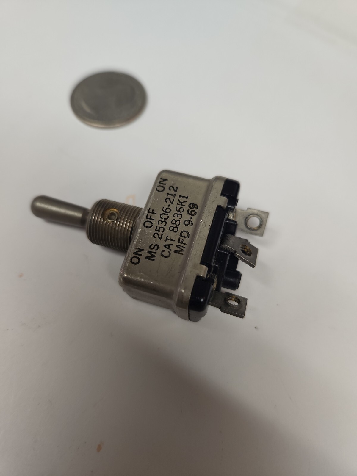 Eaton Ms25306-212 Toggle On-off-on Rocker Switch 8836k1 3-position for ...