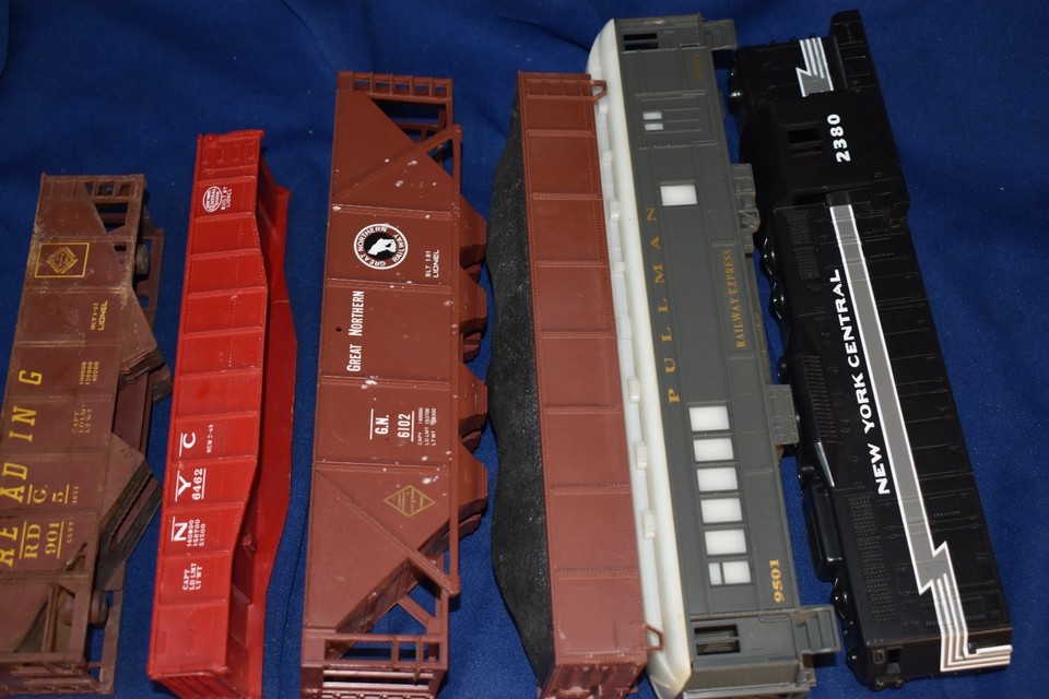 LOT OF VTG LIONEL TRAIN Shells For The Repainter or Repair Nothing ...