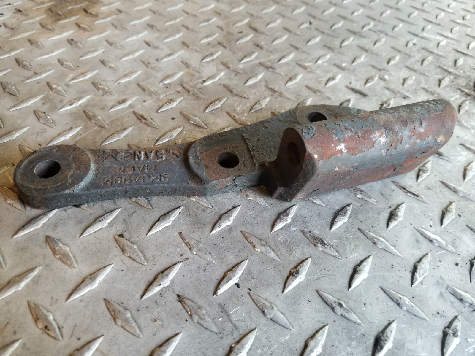 2006 DIESEL ENGINE MACK E7 ALTERNATOR MOUNTING BRACKET PART NO.3MJ490M ...