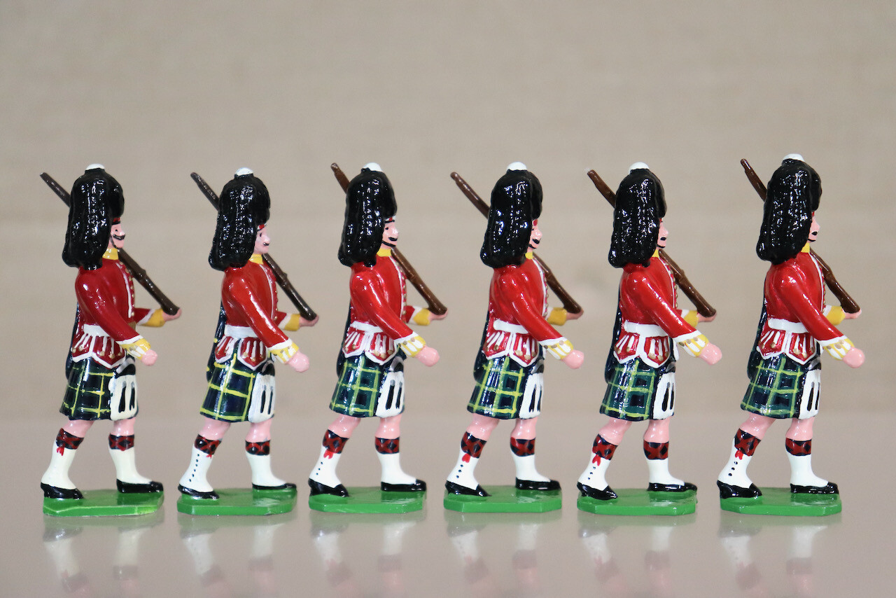 DUCAL the GORDON HIGHLANDERS 6 PRIVATES MARCHING TROOPING the COLOUR ...