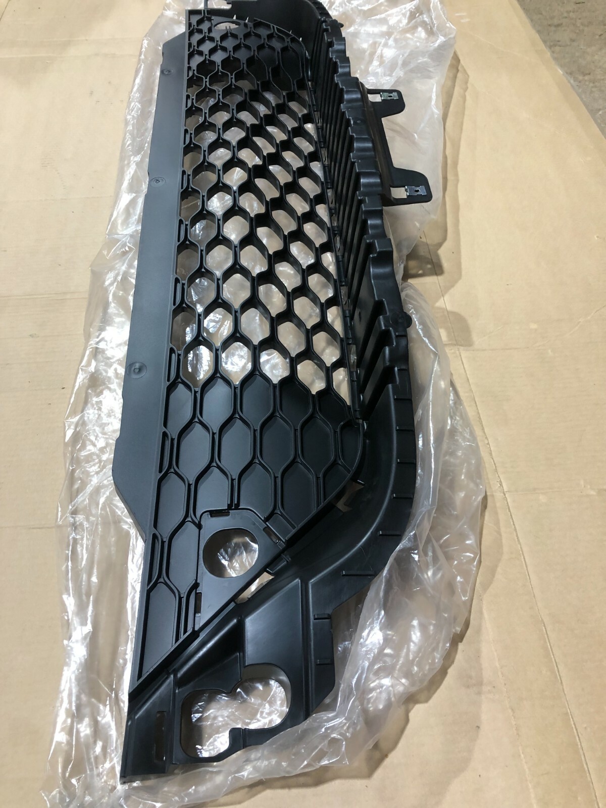 IVECO DAILY 2015 ONWARDS FRONT LOWER CENTRE BUMPER GRILL 5801529764 ...