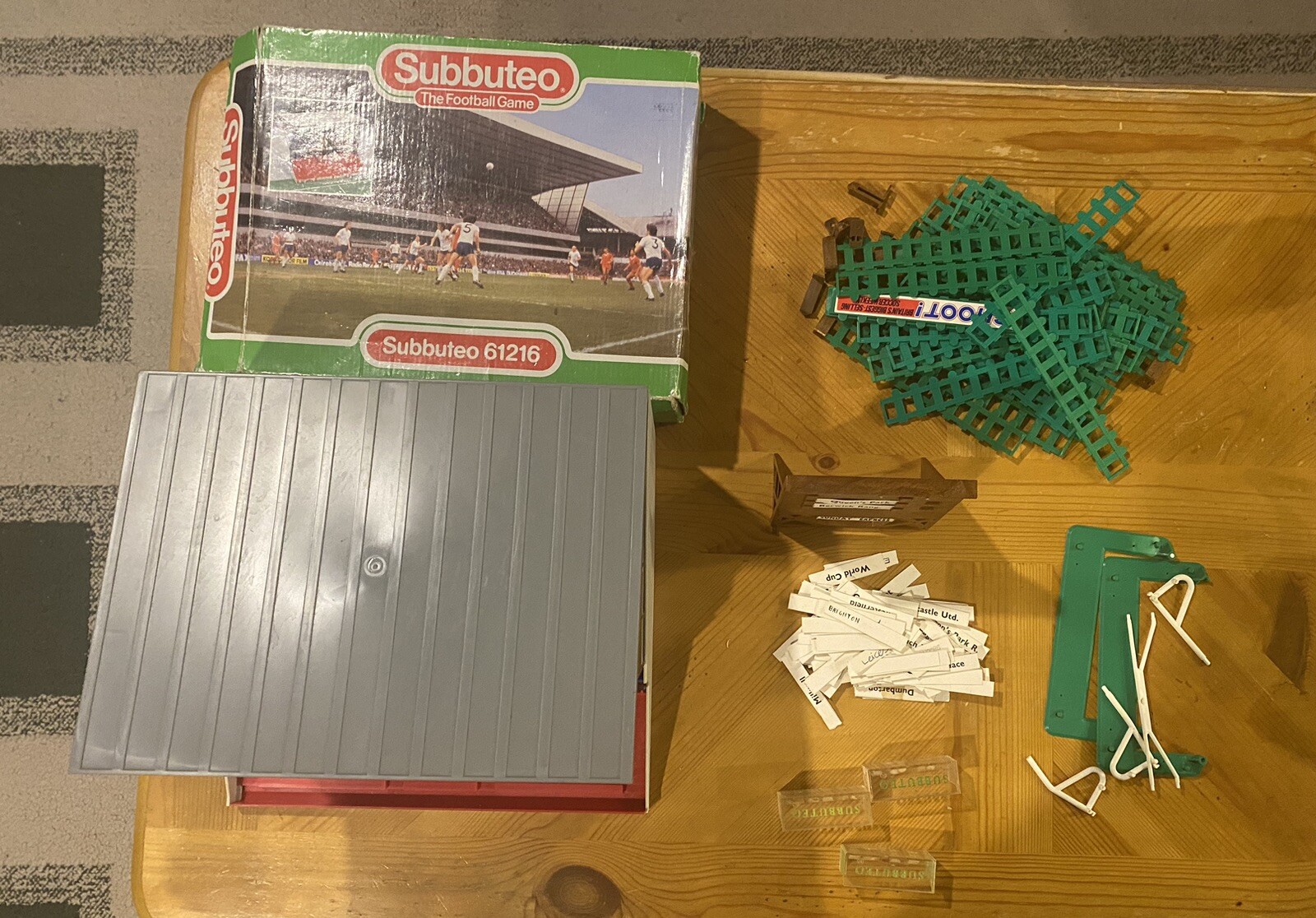 Subbuteo - Deluxe Edition Grandstand With Box + Old Score Board & Odd ...