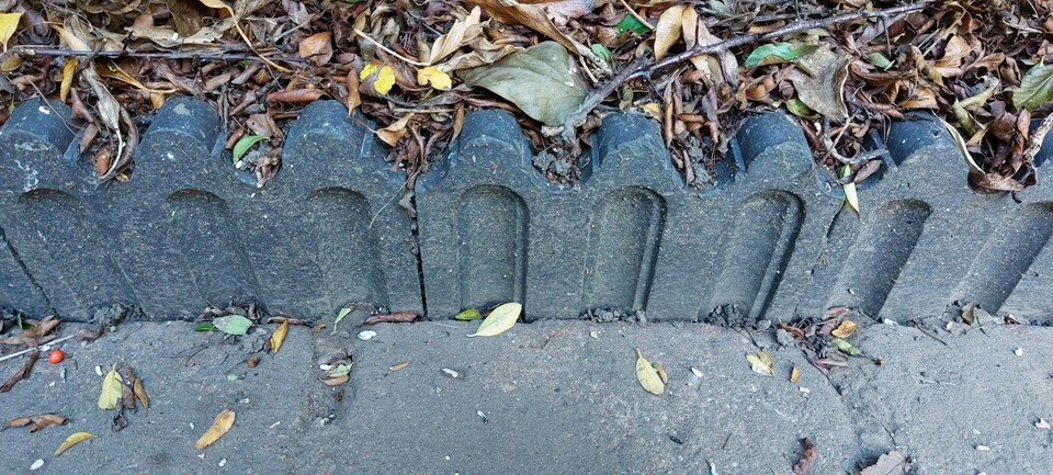 2 Victorian Staffordshire blue Cathedral style garden border/path ...