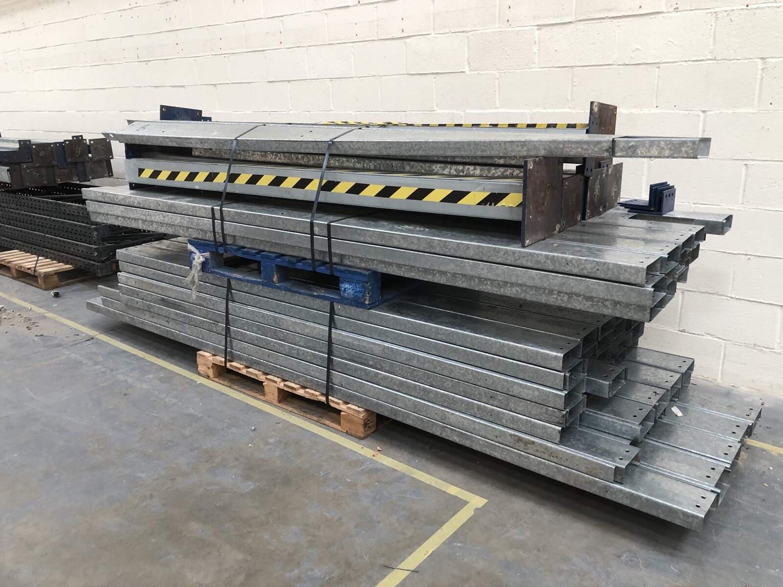 Mezzanine Floor 7m x 12m, 6m x 4m Grids 2.8 Heigh Mezz Purlins RSJ ...