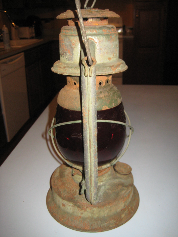 EMBURY MFG CO. RAILROAD LANTERN NO. 150 LITTLE SUPREME RED Loc Nob ...
