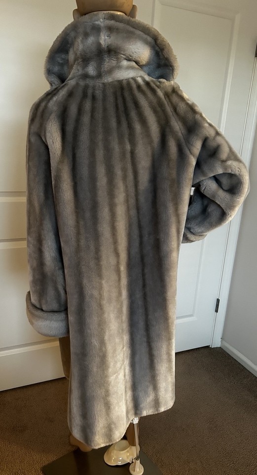 VINTAGE 60s Realistic Silver Faux Fox Fur Lined Coat Pockets Made In ...