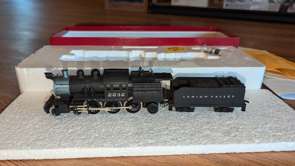 HO MANTUA LEHIGH VALLEY 4-6-2 CAMELBACK STEAM LOCOMOTIVE AND TENDER ...