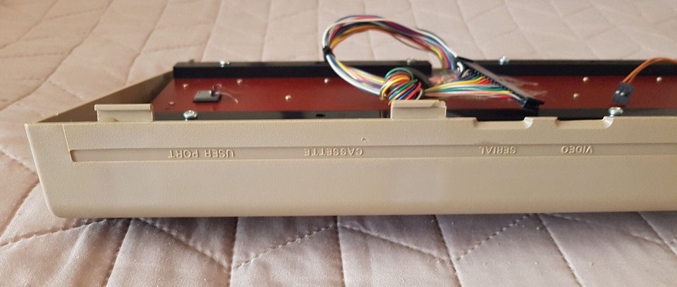 COMMODORE 64 Breadbin Case/chassis with keyboard Genuine part. GERMANY ...