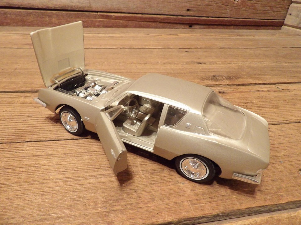 Vintage AMT 1960's Studebaker Avanti sport coupe Car model kit ...