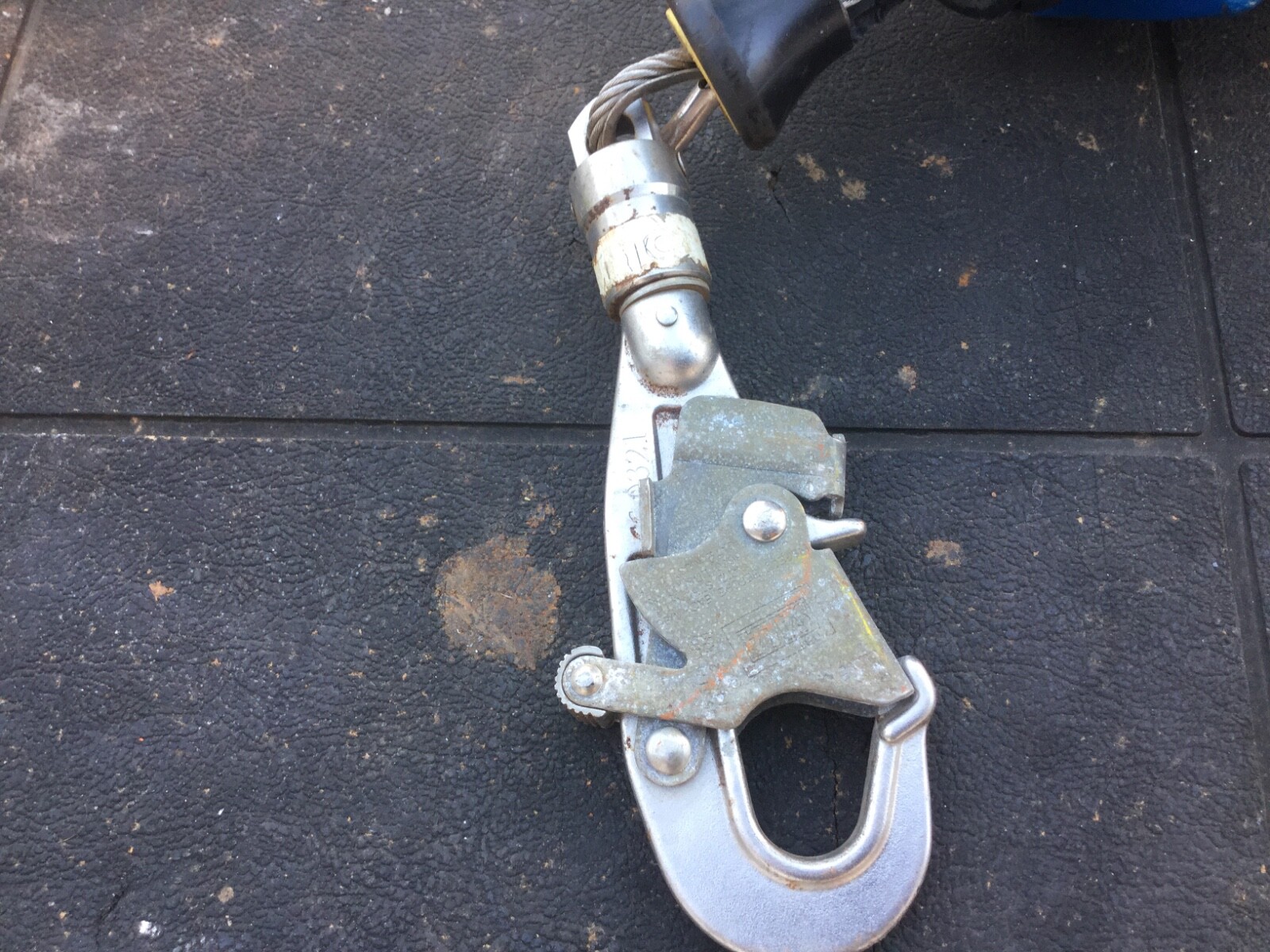 DBI-SALA Sealed Block 15 metres/ 50 feet Self-Retracting Lifeline ...