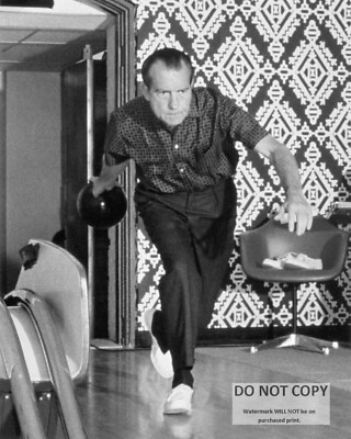 PRESIDENT RICHARD NIXON BOWLING AT THE WHITE HOUSE - 8X10 PHOTO (DA-039 ...