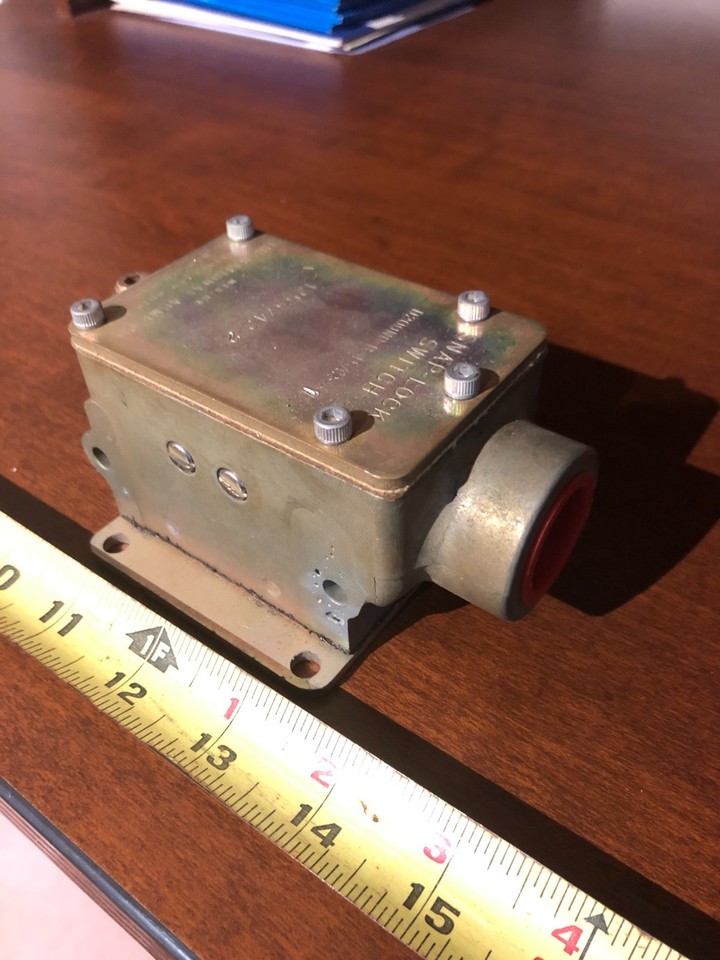 MIL-SPEC SNAP-LOCK SWITCH SENSITIVE NSN 5930-00-518-0872 NATIONAL ACME ...