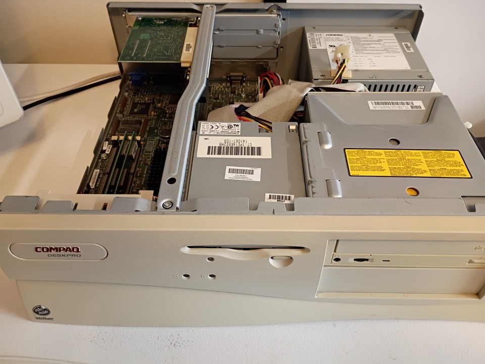 Vintage Compaq Deskpro 2000 Pentium 166 MHz Win 95 & Compaq Keyboard ...