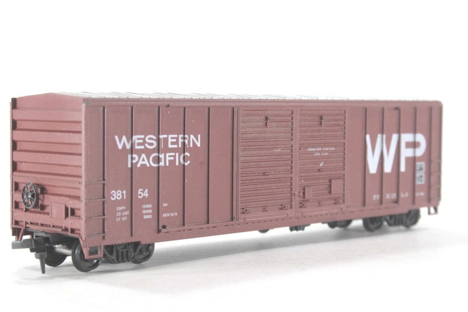 HO Roundhouse Western Pacific 50ft Double-Slide-Door Rib-Side Box Car ...