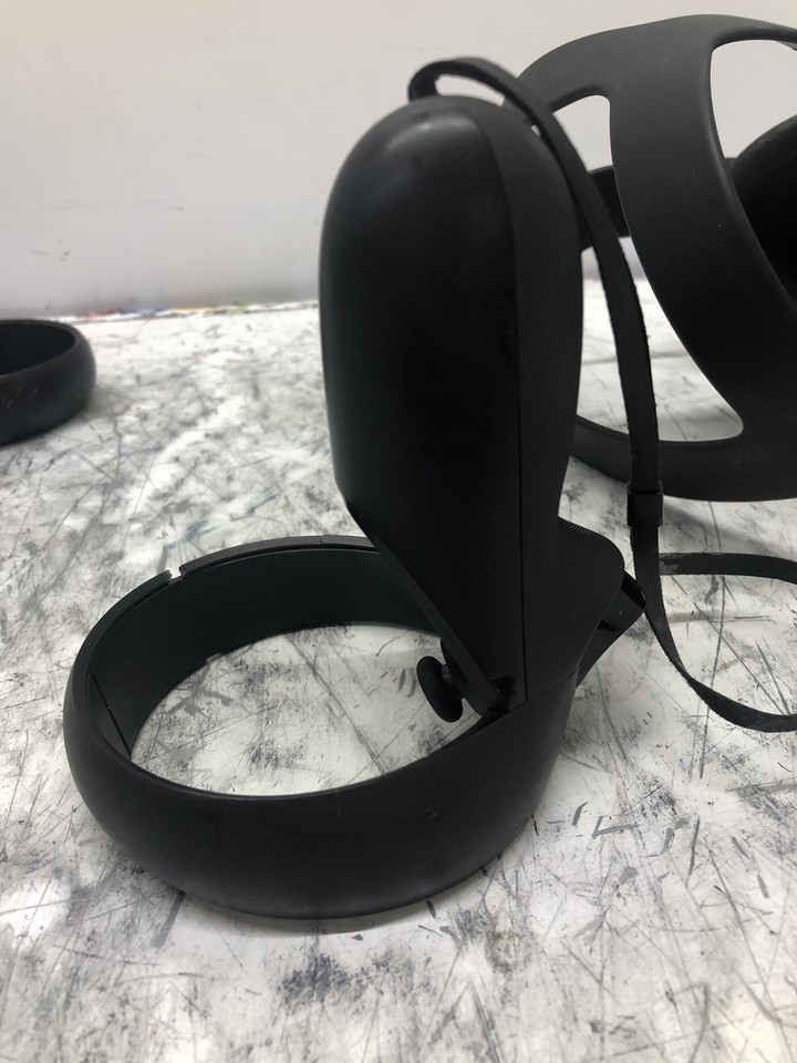 DAMAGED OCULUS QUEST 2 MH-B VR HEADSET WITH DAMAGED CONTROLLERS FACT ...