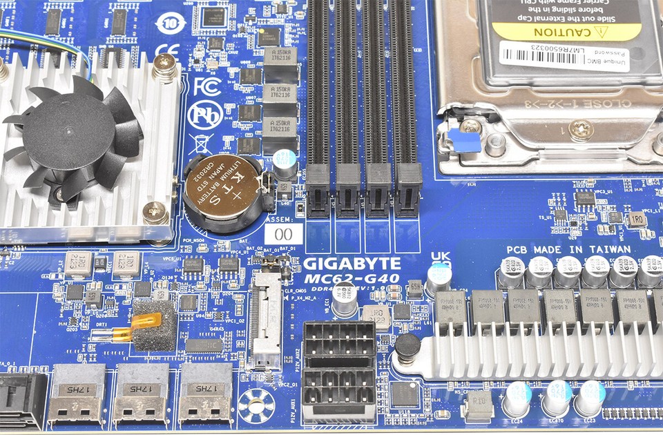 Gigabyte MC62-G40 Mainboard sWRX8 Socket for AMD Ryzen Threadripper PRO ...