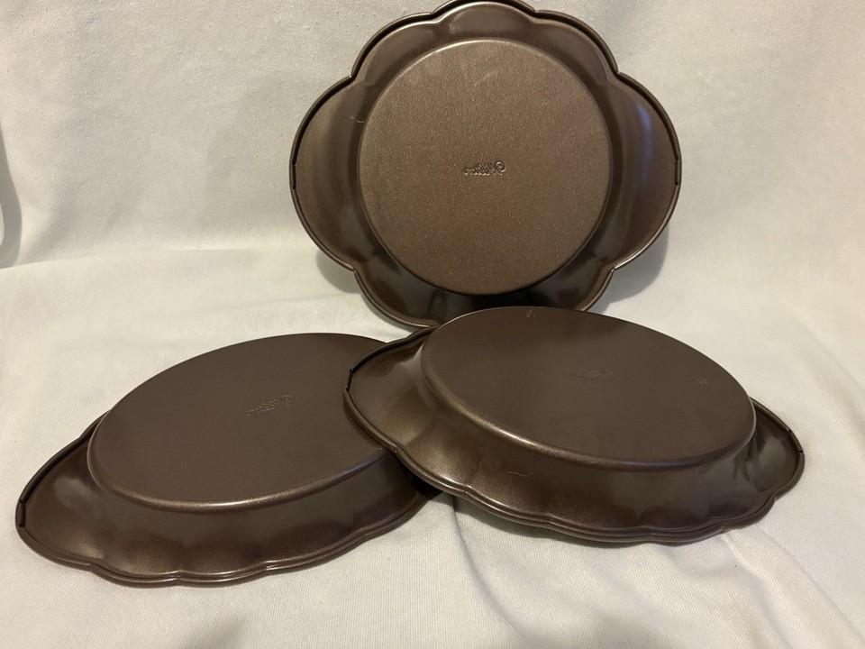 Set Of 3 Wilton Scalloped Edge Non Stick Baking Pans | eBay