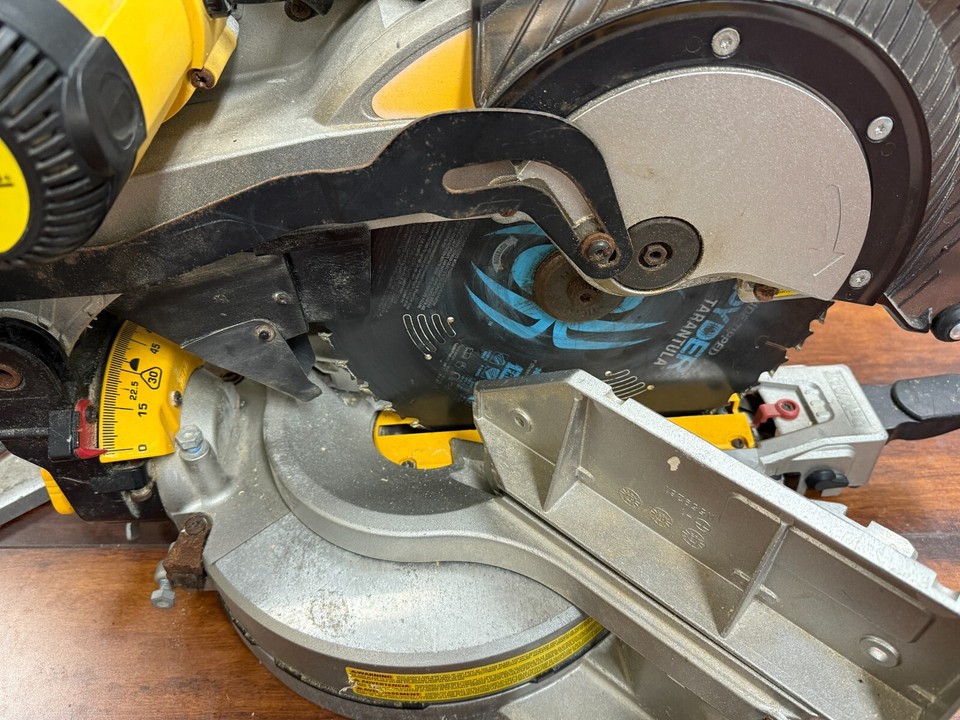 DEWALT 12" Compound Double Bevel Miter Saw DWS716 - LOCAL PICK UP ONLY ...