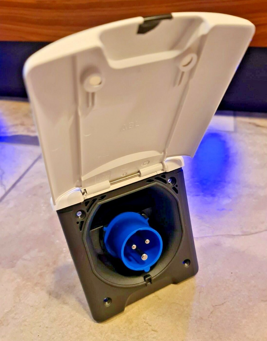 ELECTRIC HOOK UP SOCKET INLET WHITE FAWO MAGNETIC MOTORHOME HORSEBOX ...