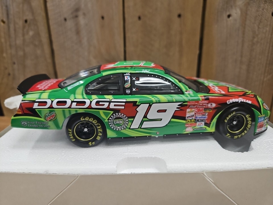 Action 1/24 Casey Atwood #19 Mountain Dew 2001 Dodge Intrepid R/T ...