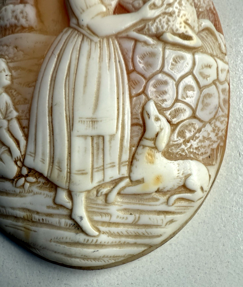 RARE VINTAGE ANTIQUE GEORGIAN SHELL CAMEO. WOMAN BATHING SHEEP CASTLE ...
