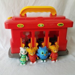 Daniel Tigers Neighborhood DELUXE ELECTRONIC TROLLEY w/ 4 Figures Moves ...