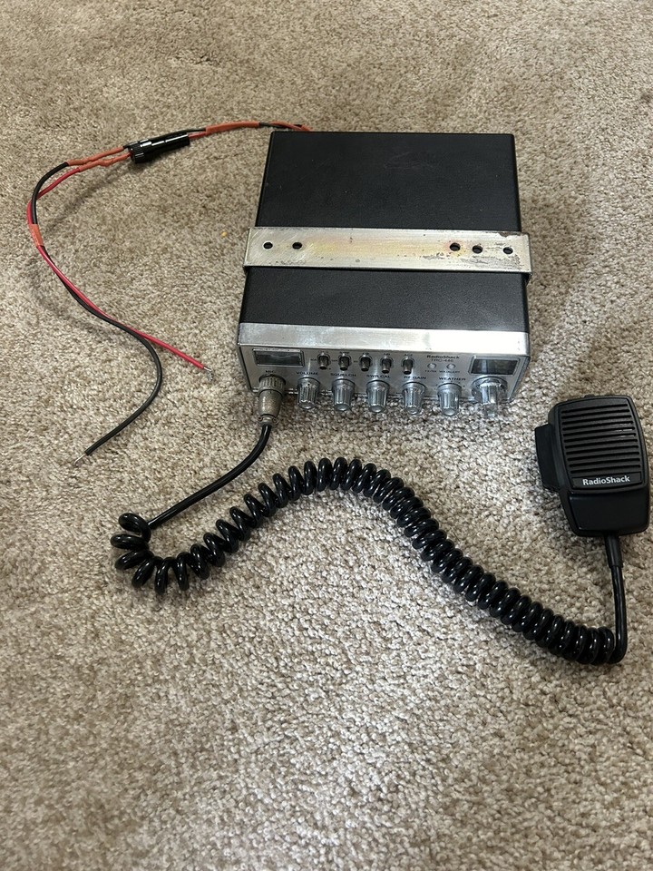 Vintage Radio Shack TRC 446 Mobile In Vehicle CB Radio- with Microphone ...