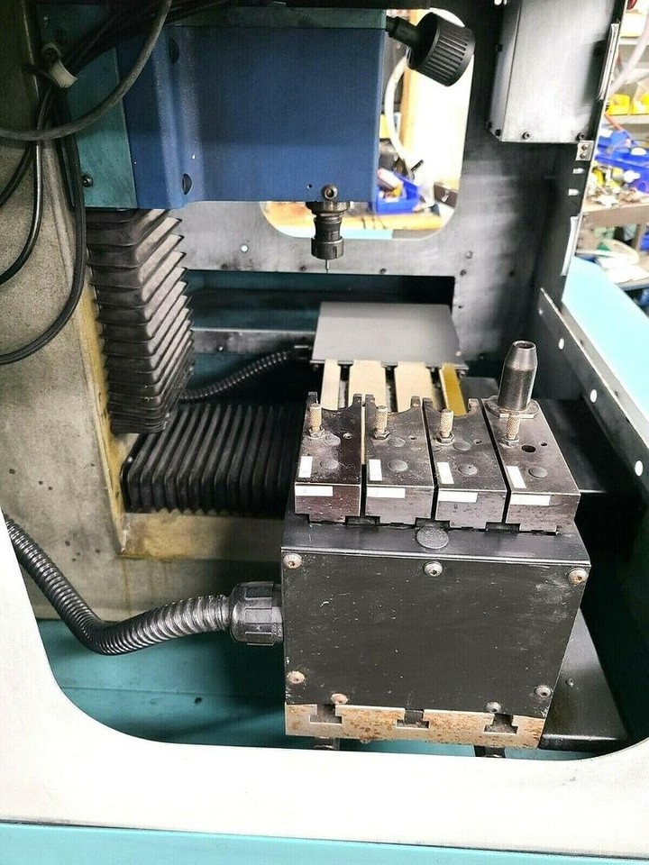 1997 Benchman VMC 4000 CNC Milling Machine Mini Mill NEEDS COMPUTER CPU ...