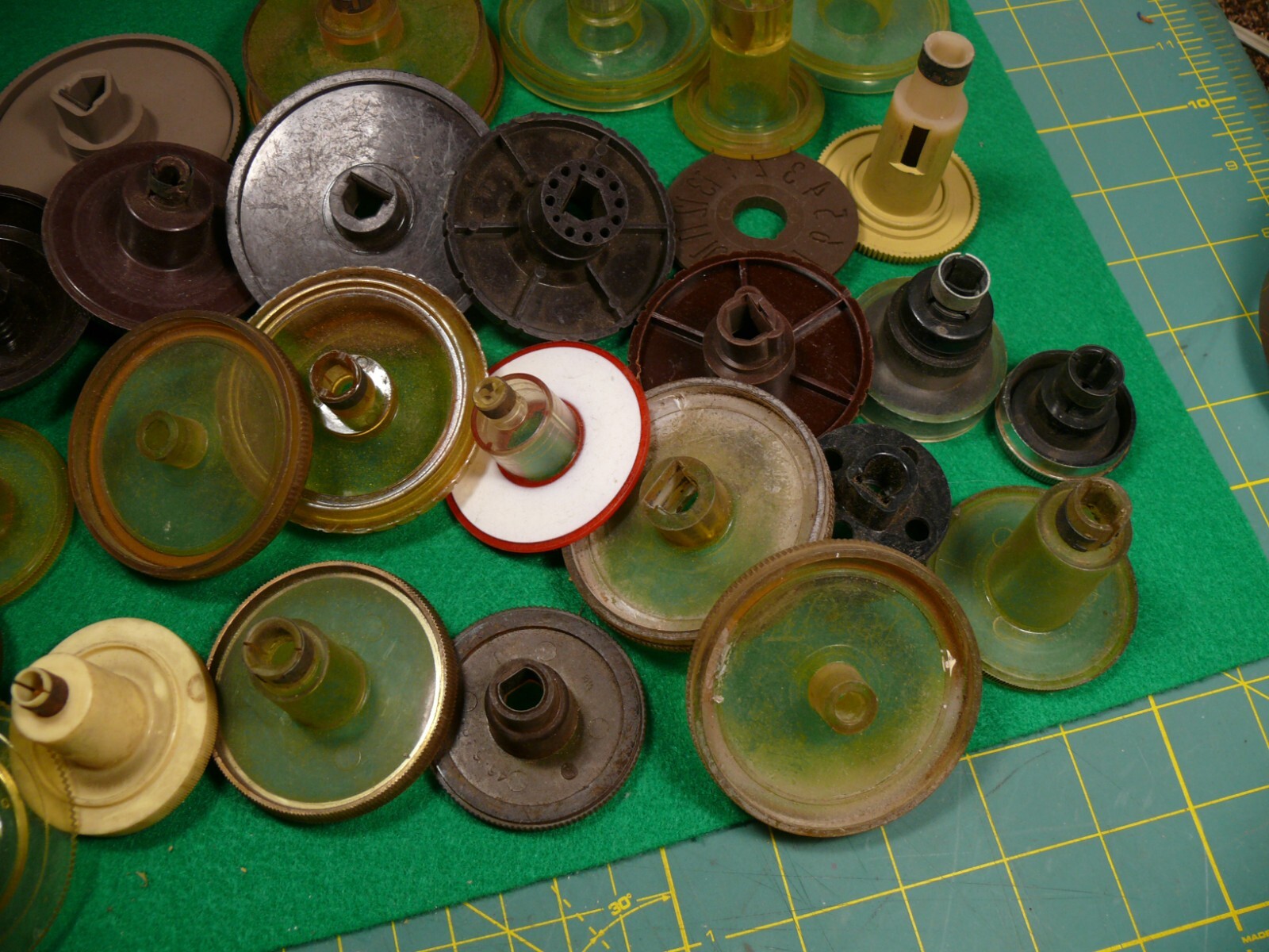 Lot Of 35 Vintage TV Knobs 1950 - 60's Electronics Phonograph Plastic ...