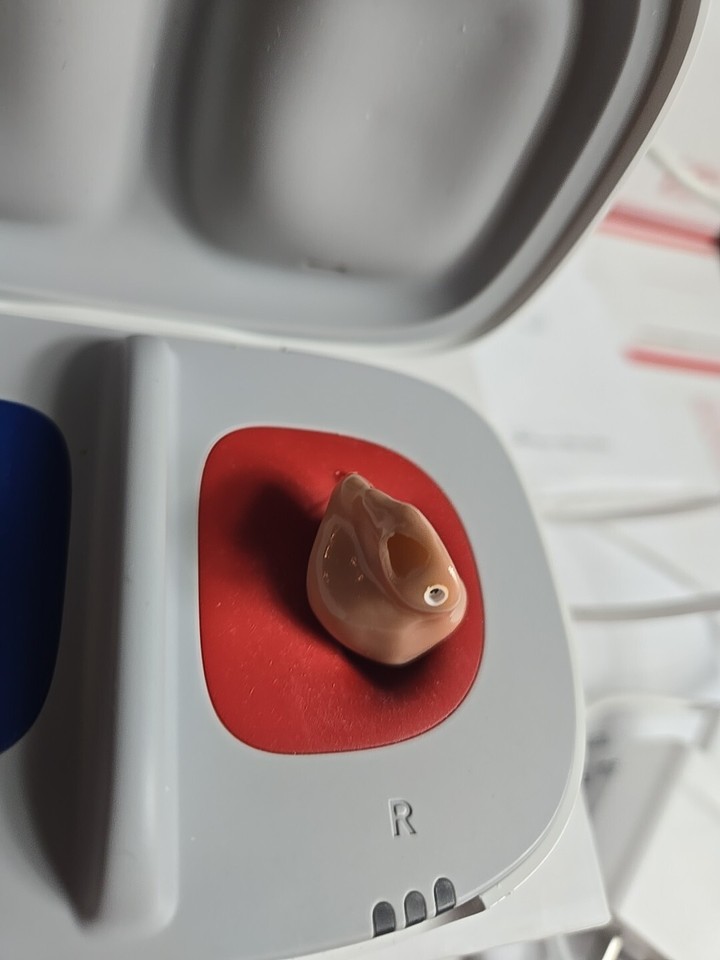 Pair of Signia Insio 7AX Charge & Go C&G AX ITE/HS/ITE Hearing Aids ...