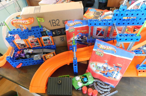 Trios Fisher Price Hot Wheels 2 Set Lot, Garage And Stunt Ramp, Near Complete | eBay