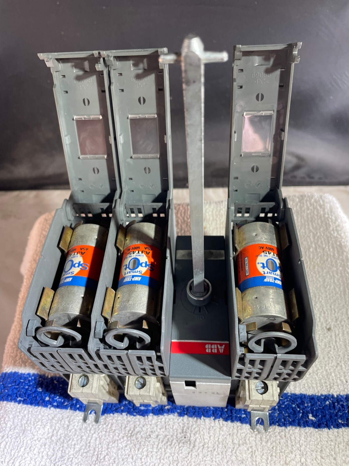 ABB OS 60GJ12 600VAC 60A 3 Pole Fusible Disconnect Switch W/40A fuses ...