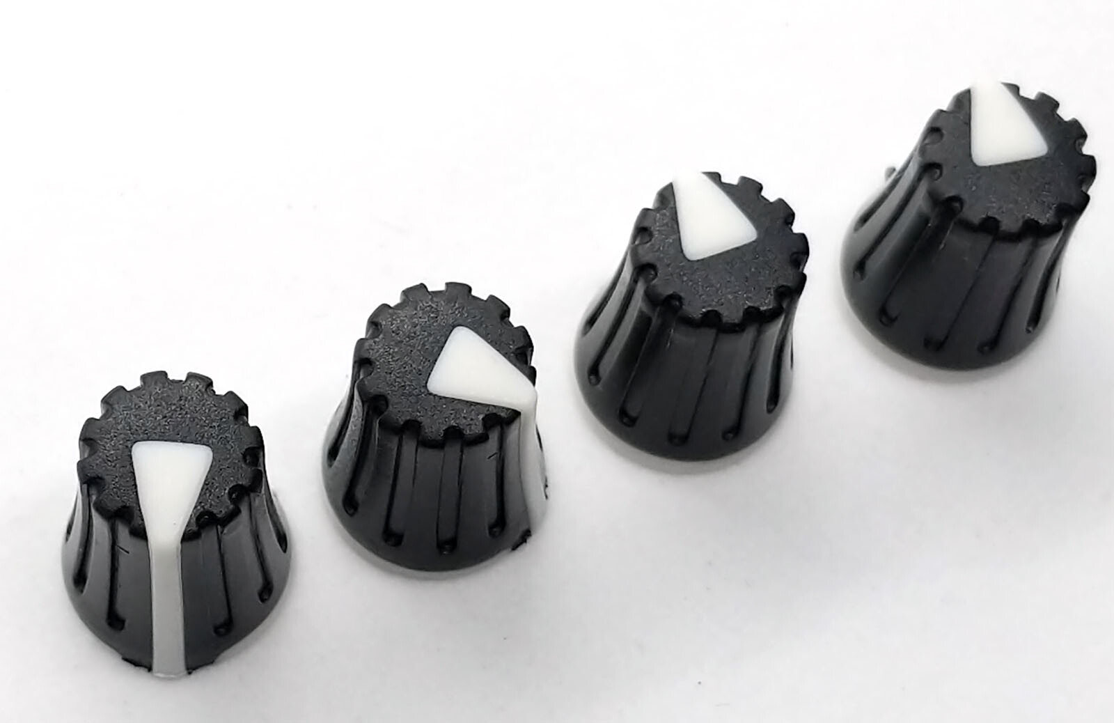 4 White & Black D-Shaft Pot Knobs for 6mm 270° DJ-TECH BEHRINGER ...