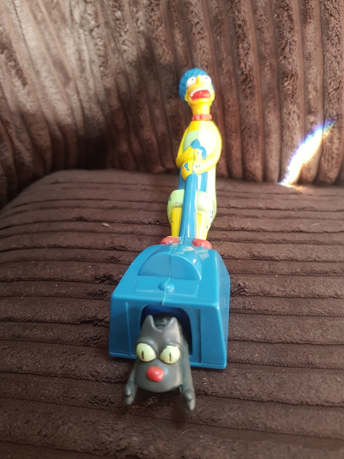 BURGER KING 1998 THE SIMPSONS MARGE SIMPSON WITH VACUUM SNOWBALL PULL ...