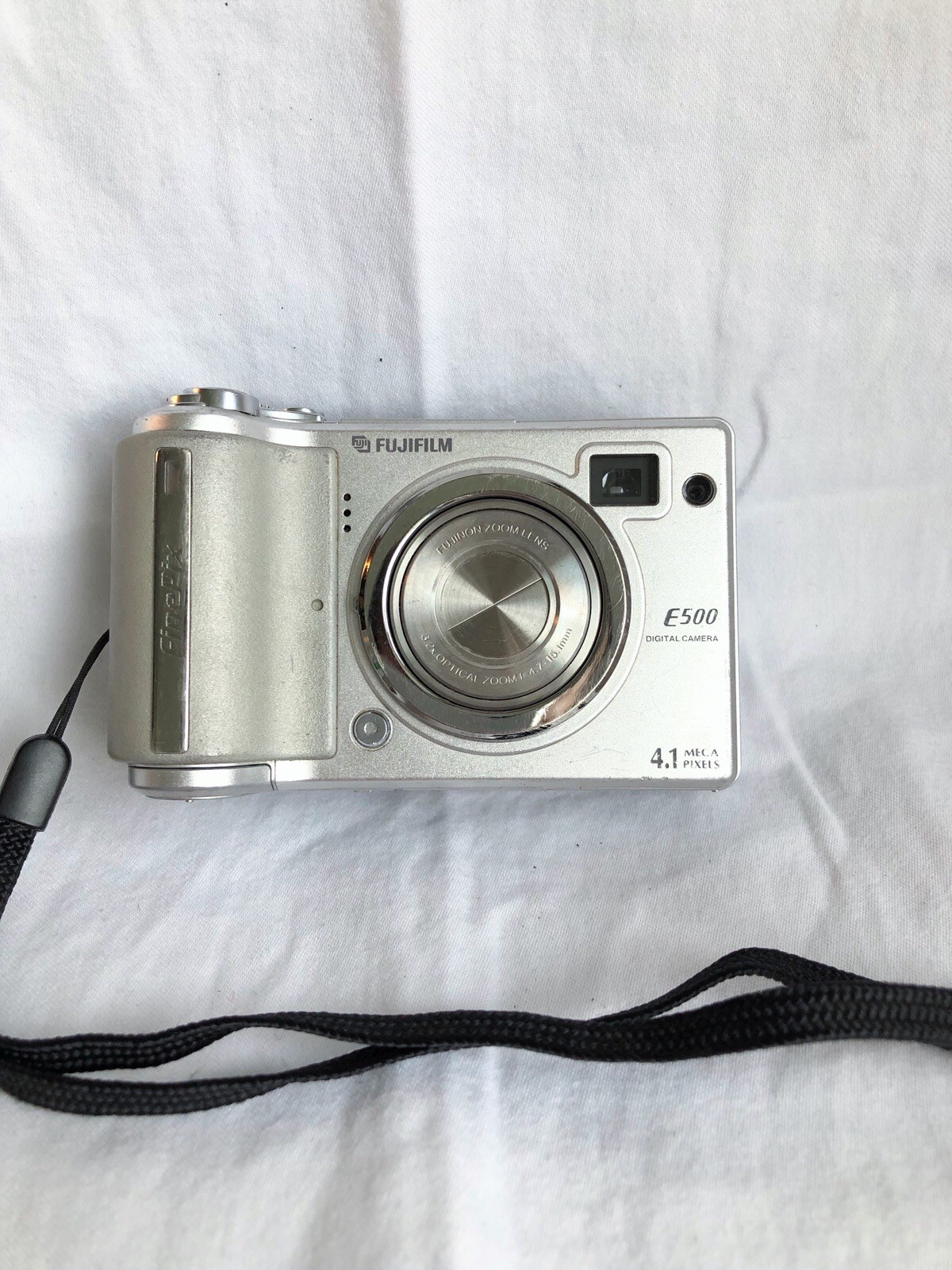 Fujifilm FinePix E500 3.2 Zoom 4.1MP Compact Digital Camera - Silver ...