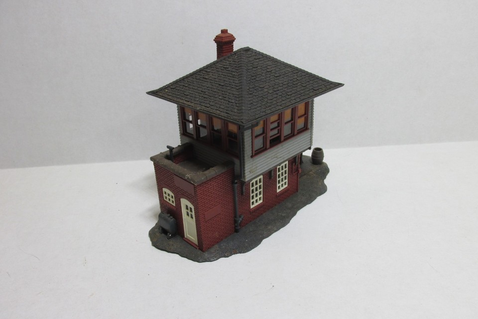 HO SCALE 2-STORY SIGNAL TOWER w/ BRICK BASE & SIDING on UPPER LEVEL ...