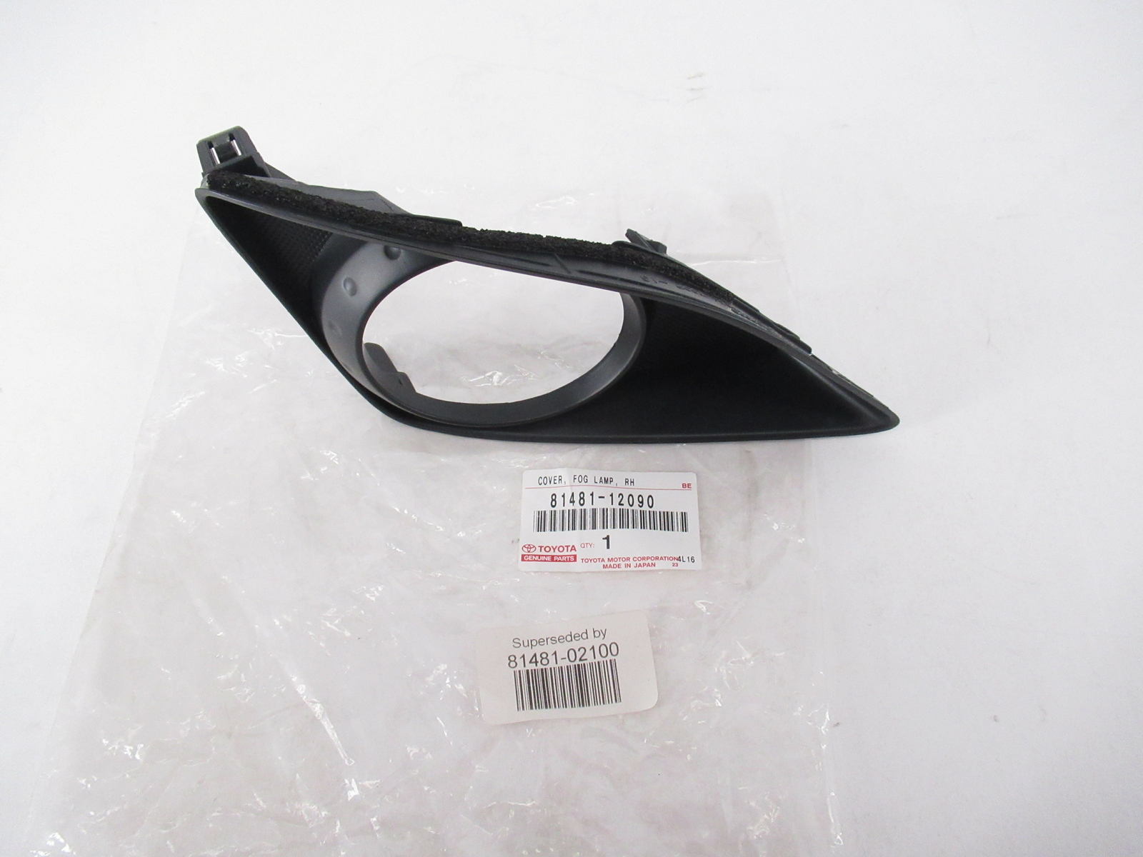 Genuine OEM Toyota 81481-02100 Right Front Fog Lamp Hole Cover 2009 ...