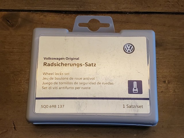 Wheel Locks Set Volkswagen OEM 5Q0698137 or 1k0698139a 539 VW Tiguan ...